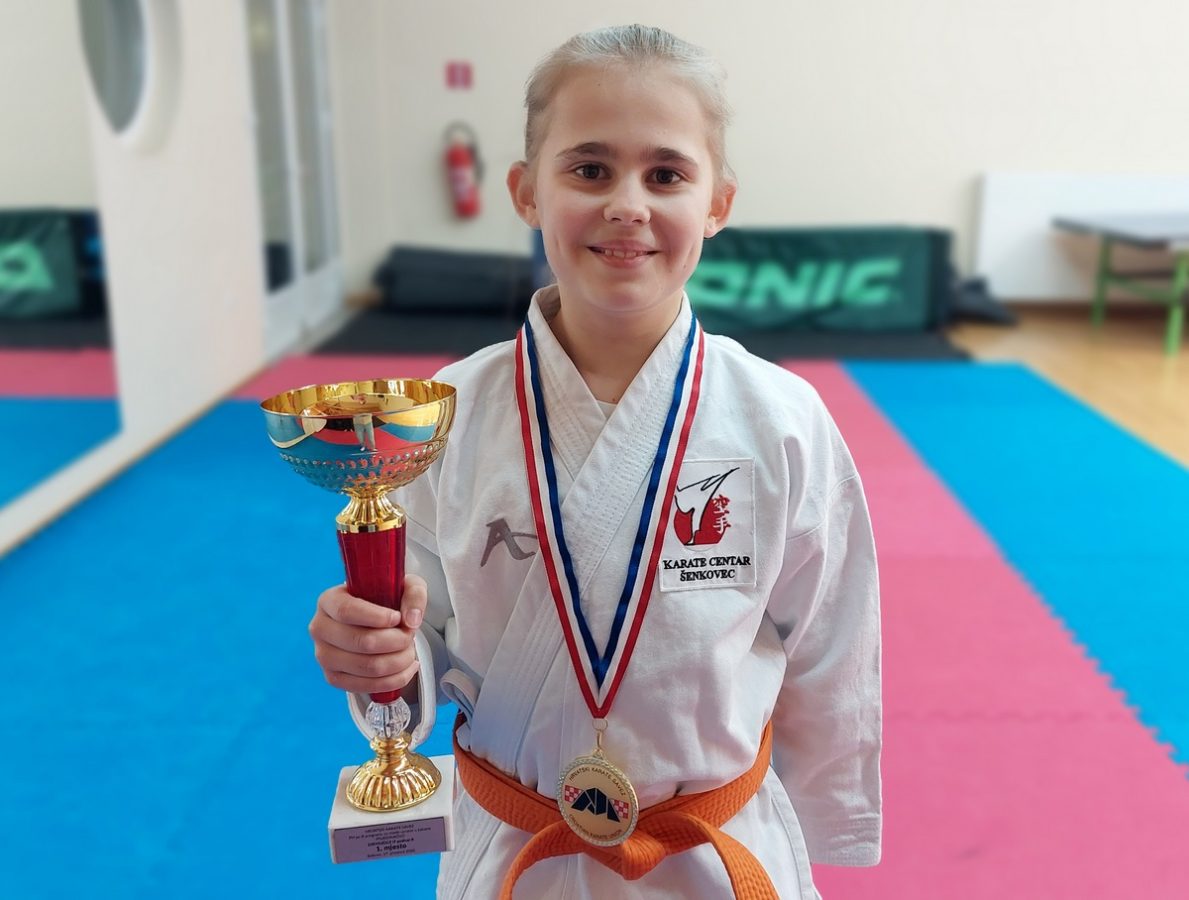 FOTO/VIDEO Preslatka Karla Šagi zlatna je karatistica, ali i ...