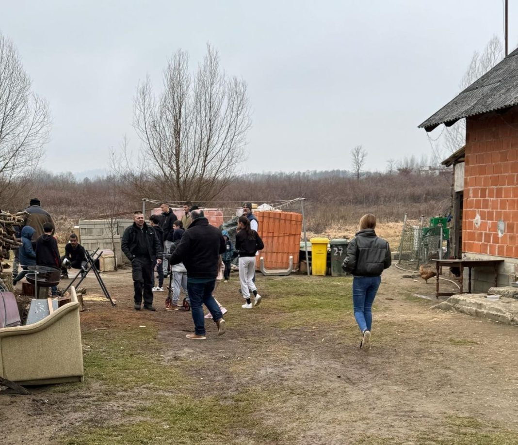 FOTO U romskim naseljima Sitnice i Hlapičina čak desetak pasa čipirano ...