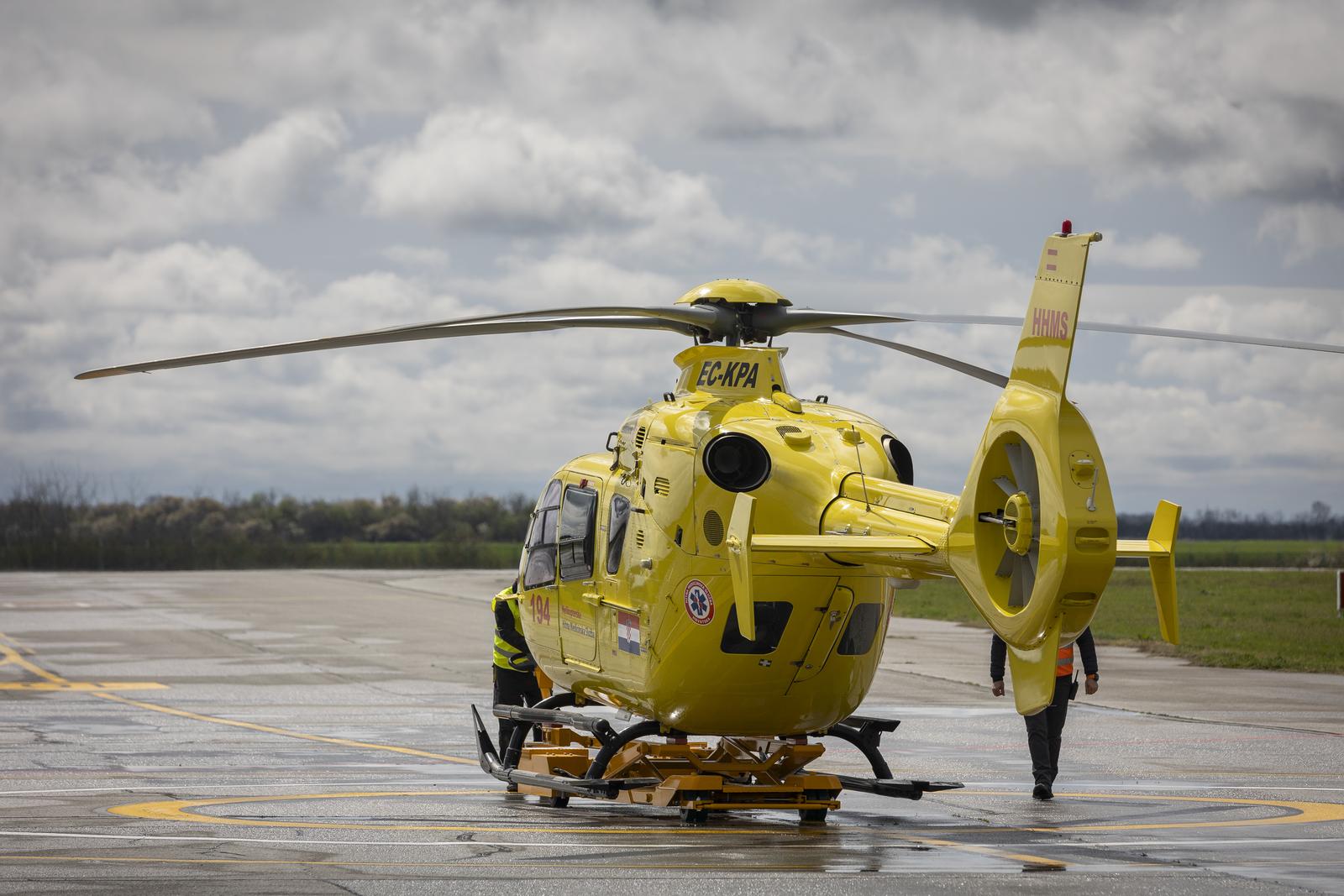 Vozač quada sletio s ceste i udario u ogradu, prevezen helikopterom ...