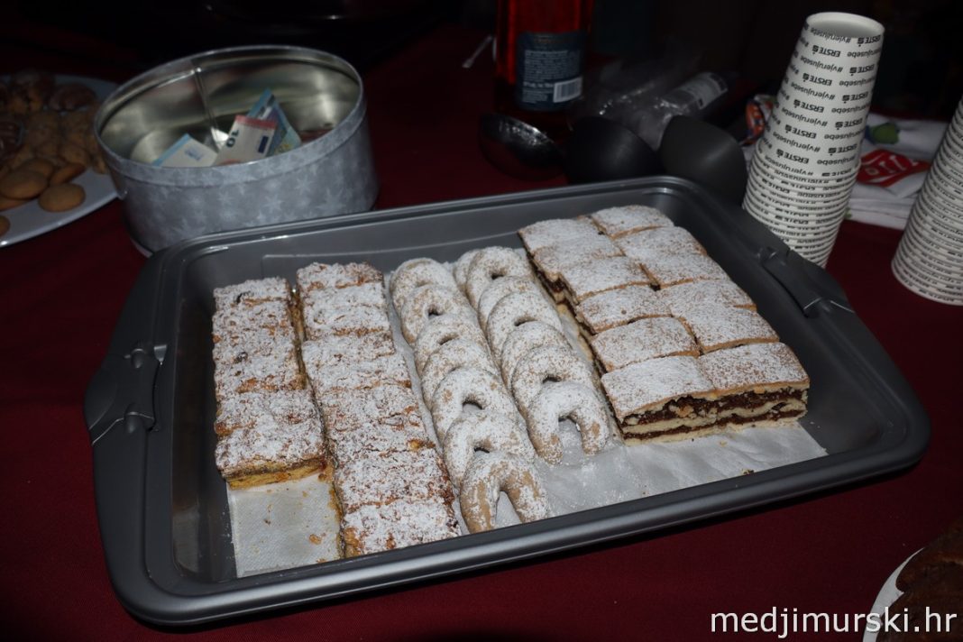 FOTO Dobrotvorni ‘Adventski sajam’ u Belici uz fritule, vafle ...