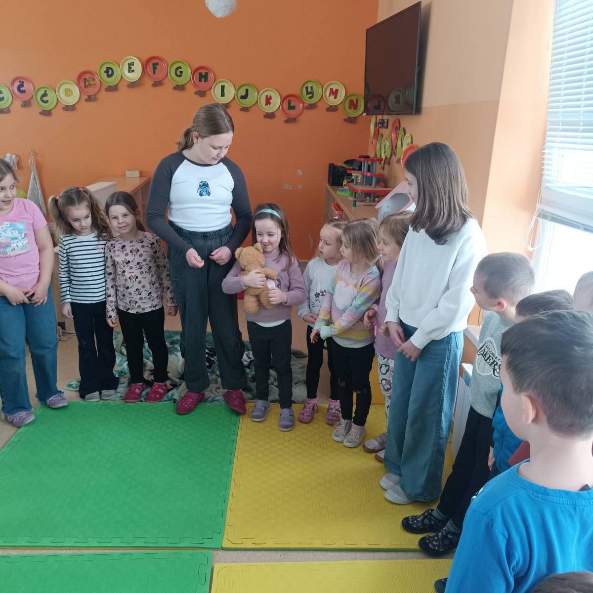 FOTO Zagrljaji i osmijesi: Učenici OŠ ‘Petar Zrinski’ Šenkovec ...